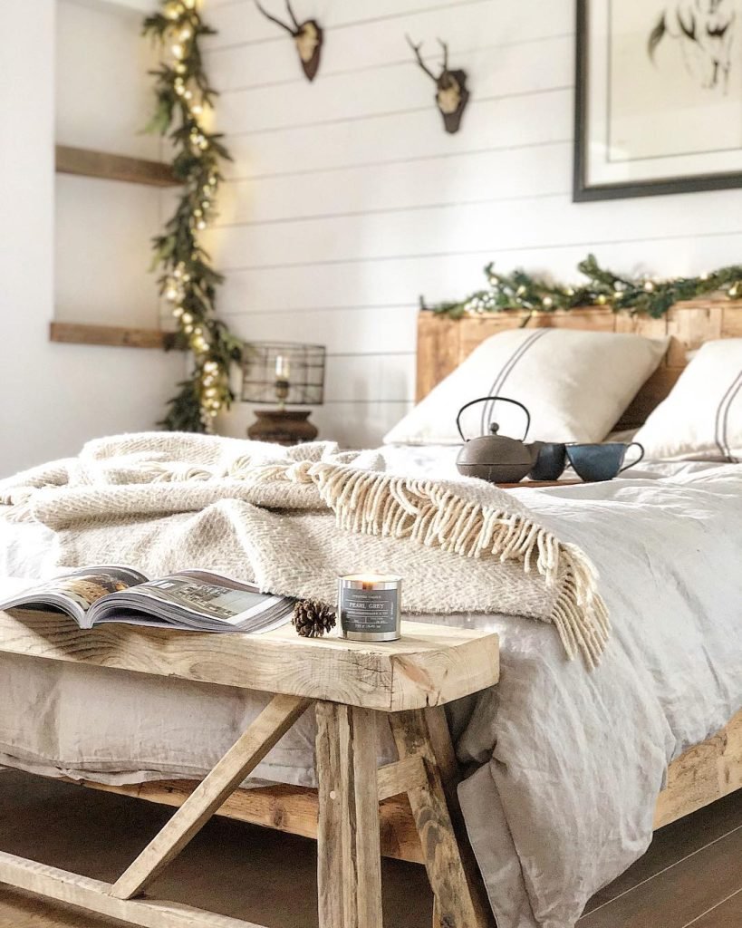 Rustic Bench: How To Choose The Perfect Rustic Bench For Your Bedroom